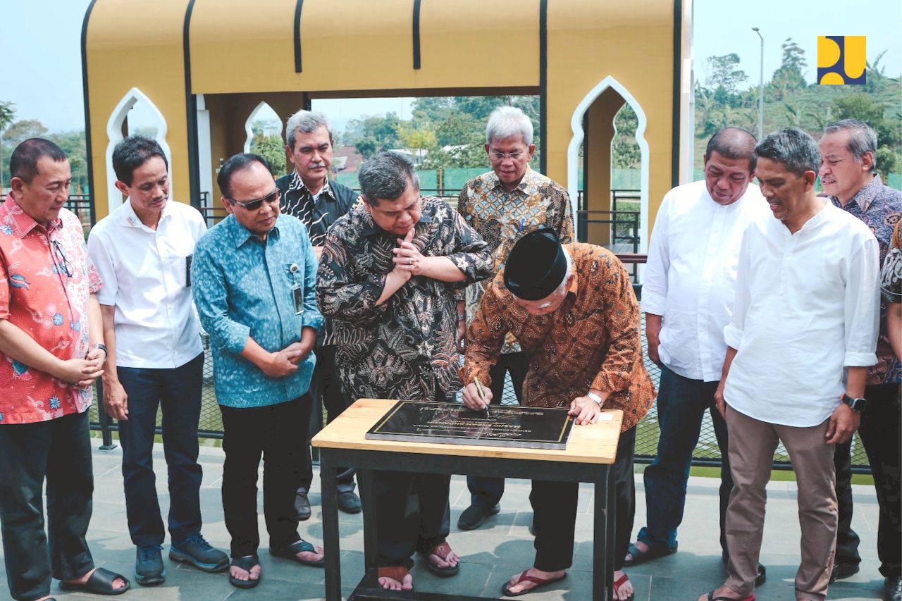 Mengukir Sejarah, Menteri Basuki : Resmikan Masjid dan Kunjungi Kawasan ...